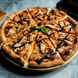 Chicken Pizza - Large- Grandiose.ae